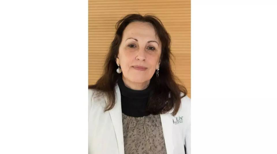 Mariona Cid receives the Roger Demers Award from the Canadian ...