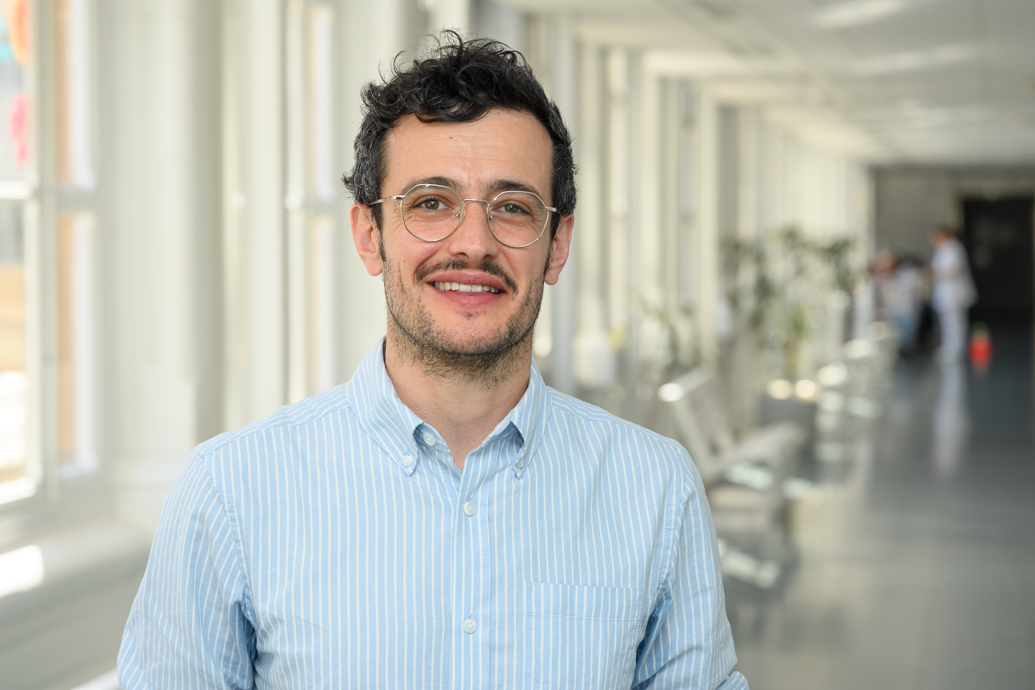 Jean-Baptiste Guichard recibe una de las becas Daniel Bravo para una ...